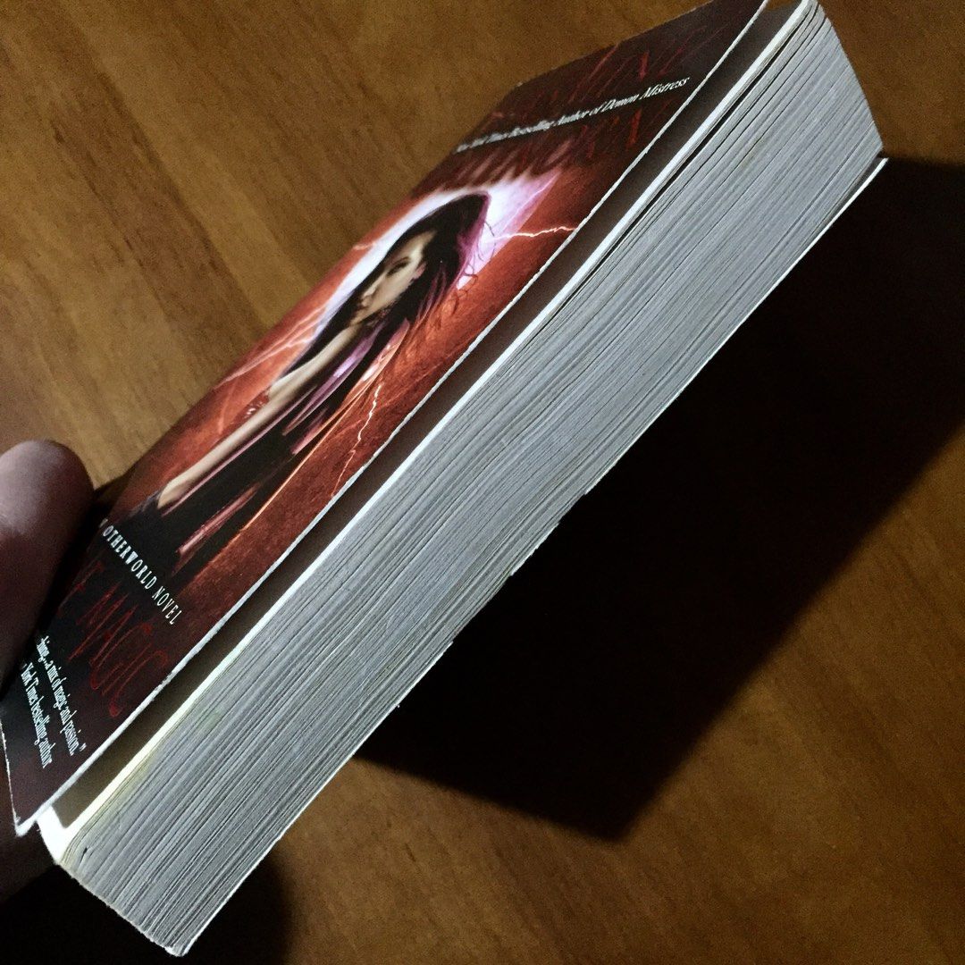 Bone Magic by Yasmine Galenorn (Sisters of the Moon / Otherworld Series / Vampires / Fae ...