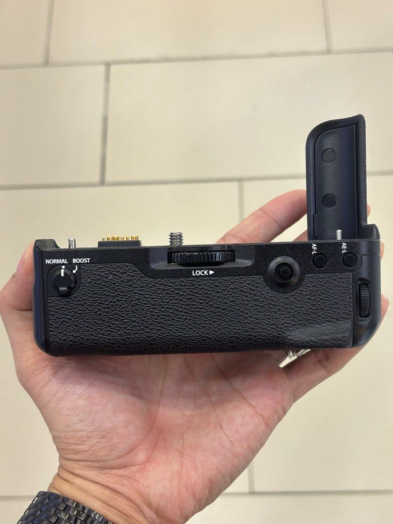 FUJIFILM VG-XT3 VERTICAL GRIP, Photography, Cameras on Carousell