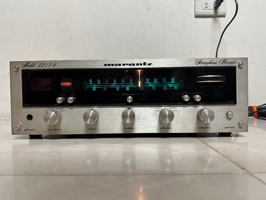 經典MARANTZ 2215B FM/ AM TUNER 古典收音機 指針式 立體燈會亮 可接黑膠/日本製造 品項漂亮~, 耳機及錄音音訊設備, 音樂播放裝置 MP3及CD 播放器在旋轉拍賣