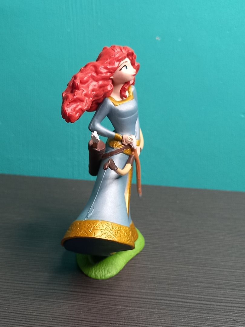 "Merida" Disney Brave with Bow and Arrow Vinyl Figure 3.5", Hobbies ...