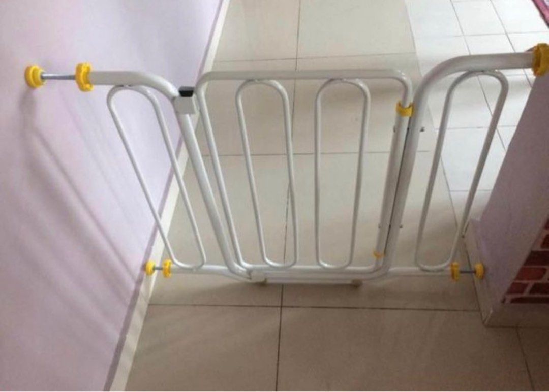 Pagar baby/ baby safaty gate 114-125cm, Furniture & Home Living ...