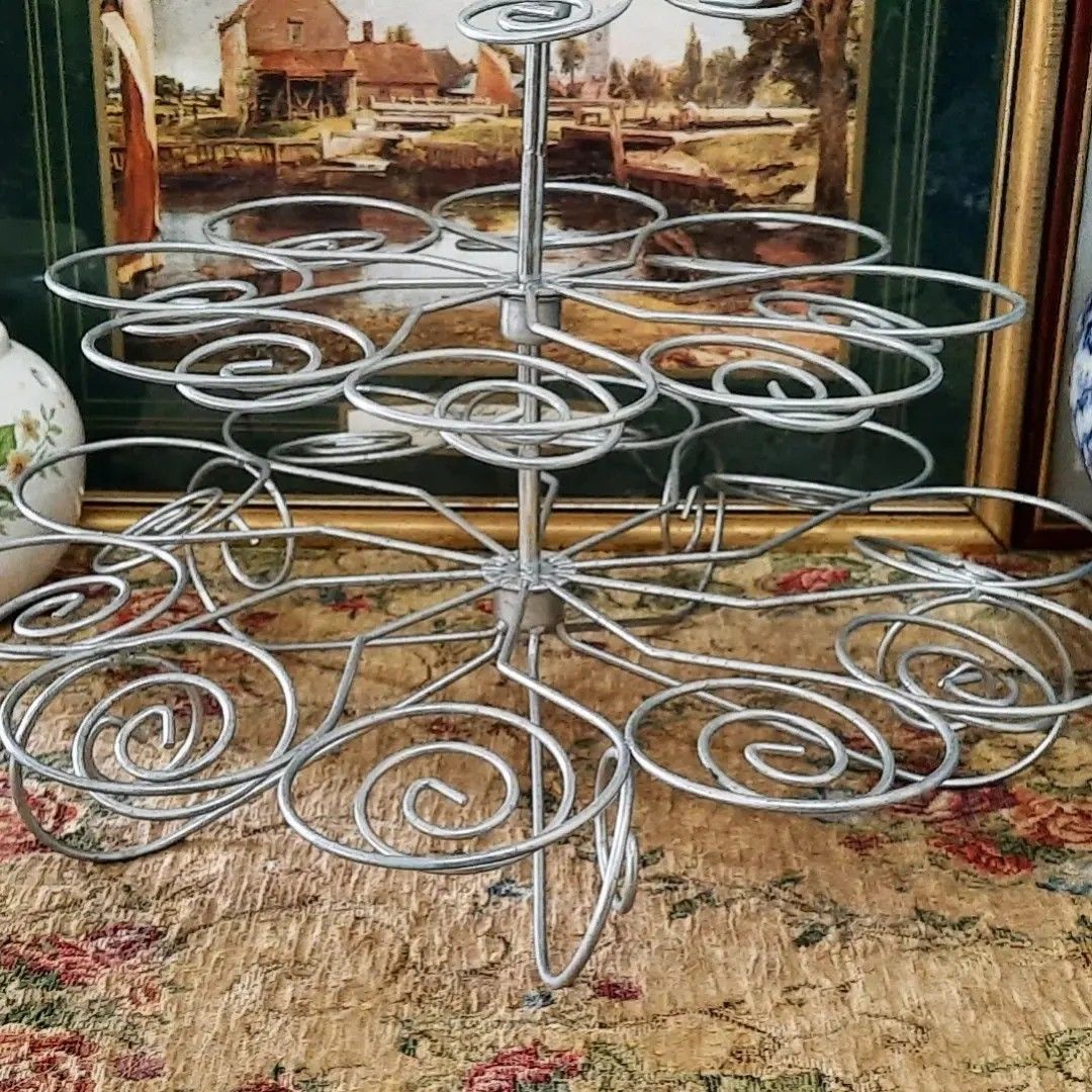 RARE FIND - SILVER SPIRAL METAL 4 TIERS CUPCAKE STAND/ DESSERT TREE ...