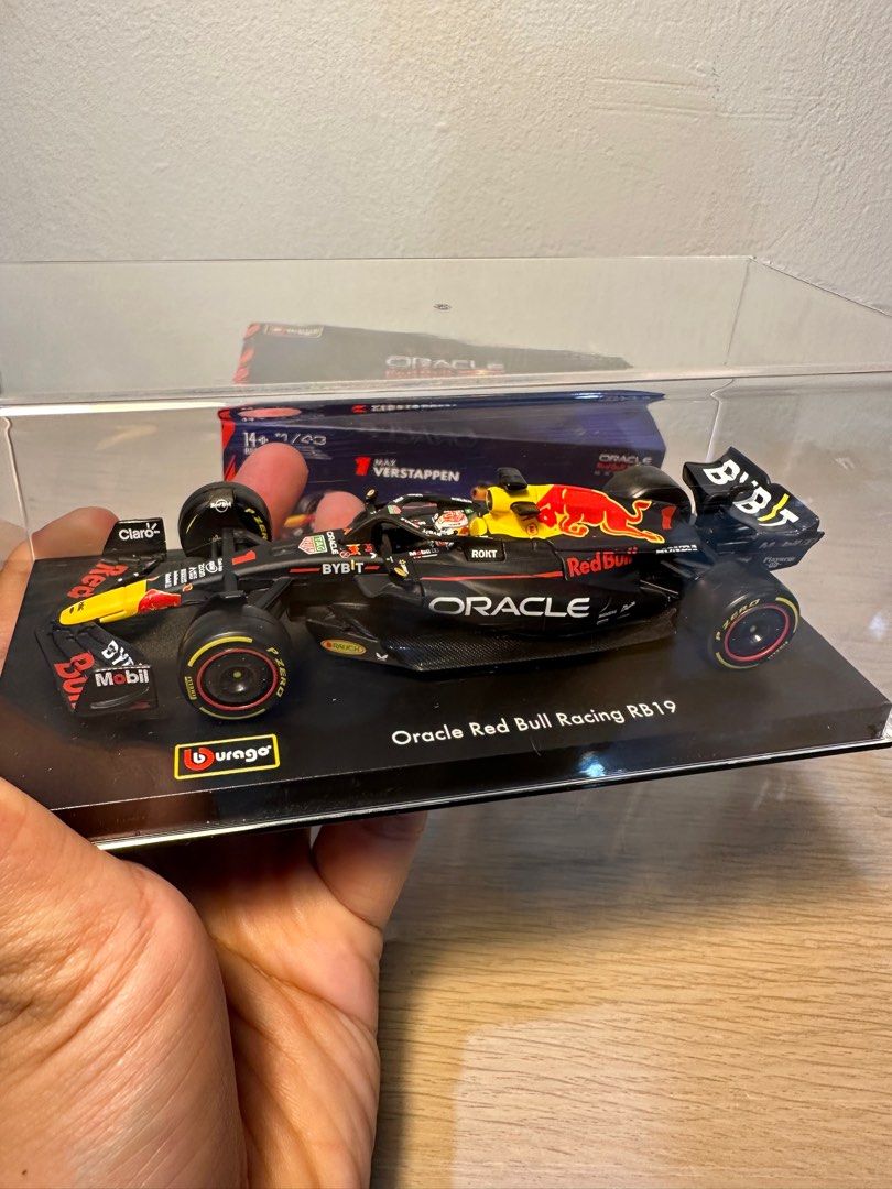 Red Bull Racing Oracle 1:43 Bburago Model Set Diecast RB19 Car F1 Brand ...