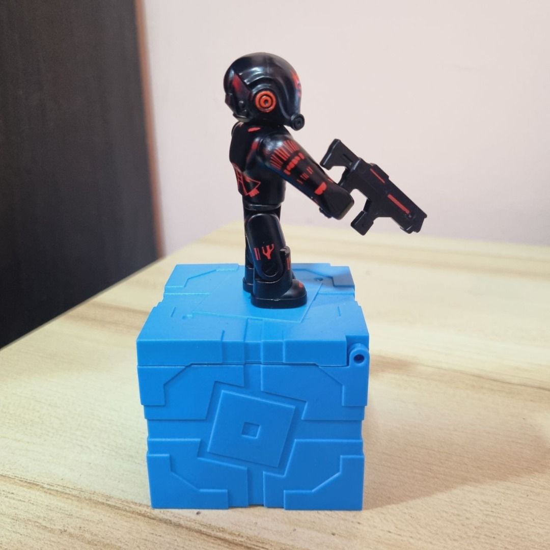 Roblox Series 9 EGG HUNT COMMANDO Mystery Blue Box 2.5, Hobbies & Toys ...