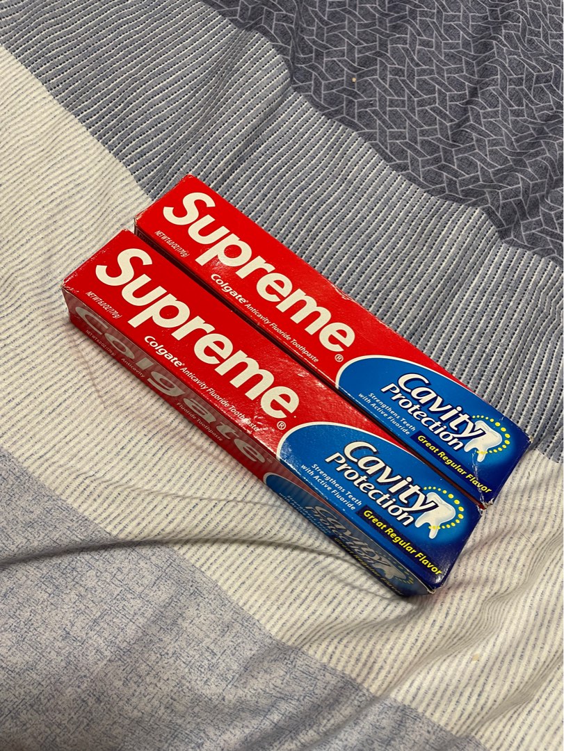 Supreme x Colgate 高露潔牙膏, 家具及居家用品, 浴室、廚房用品配件在旋轉拍賣