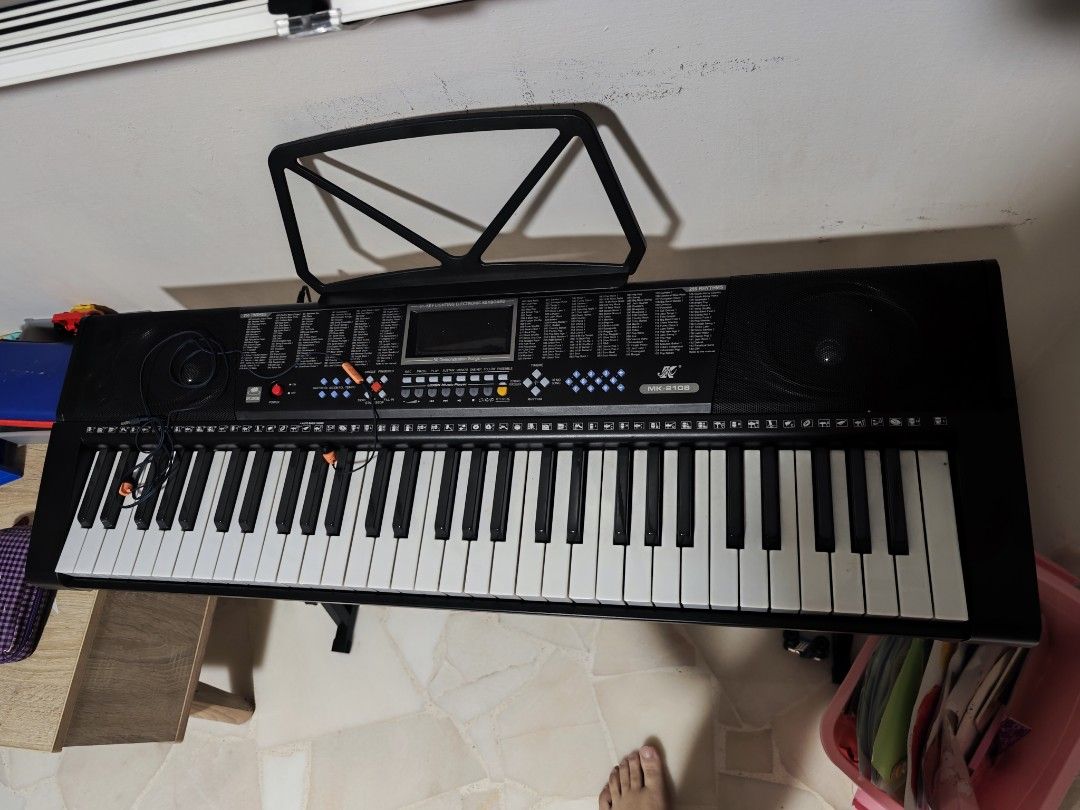 61 keys keyboard with stand, Hobbies & Toys, Music & Media, Musical ...