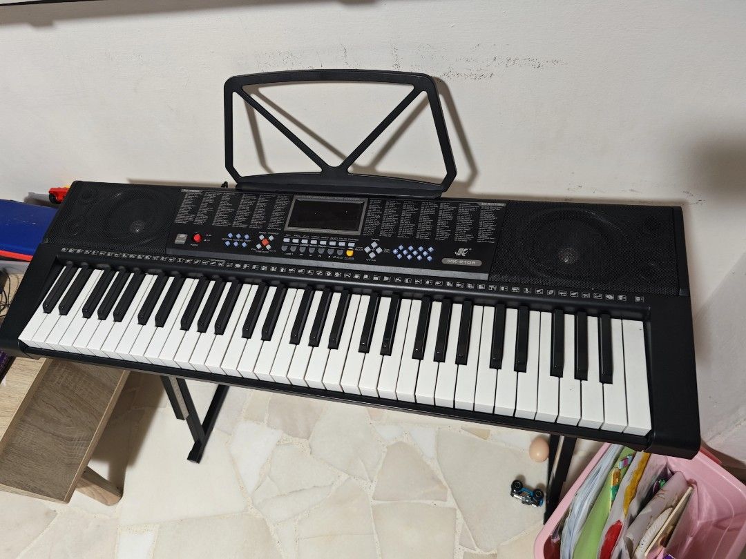 61 keys keyboard with stand, Hobbies & Toys, Music & Media, Musical ...