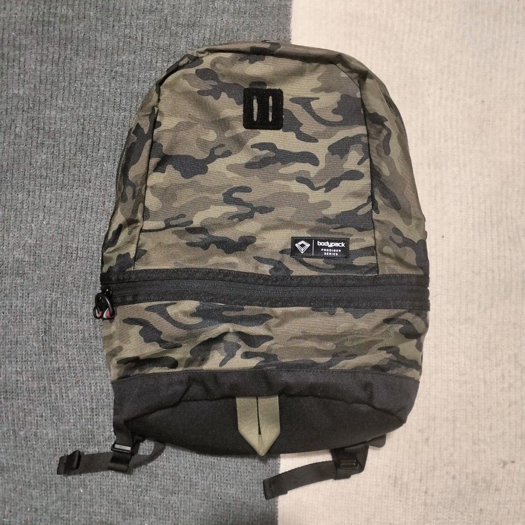 Bodypack backpack Army, Fesyen Pria, Tas & Dompet , Ransel di Carousell