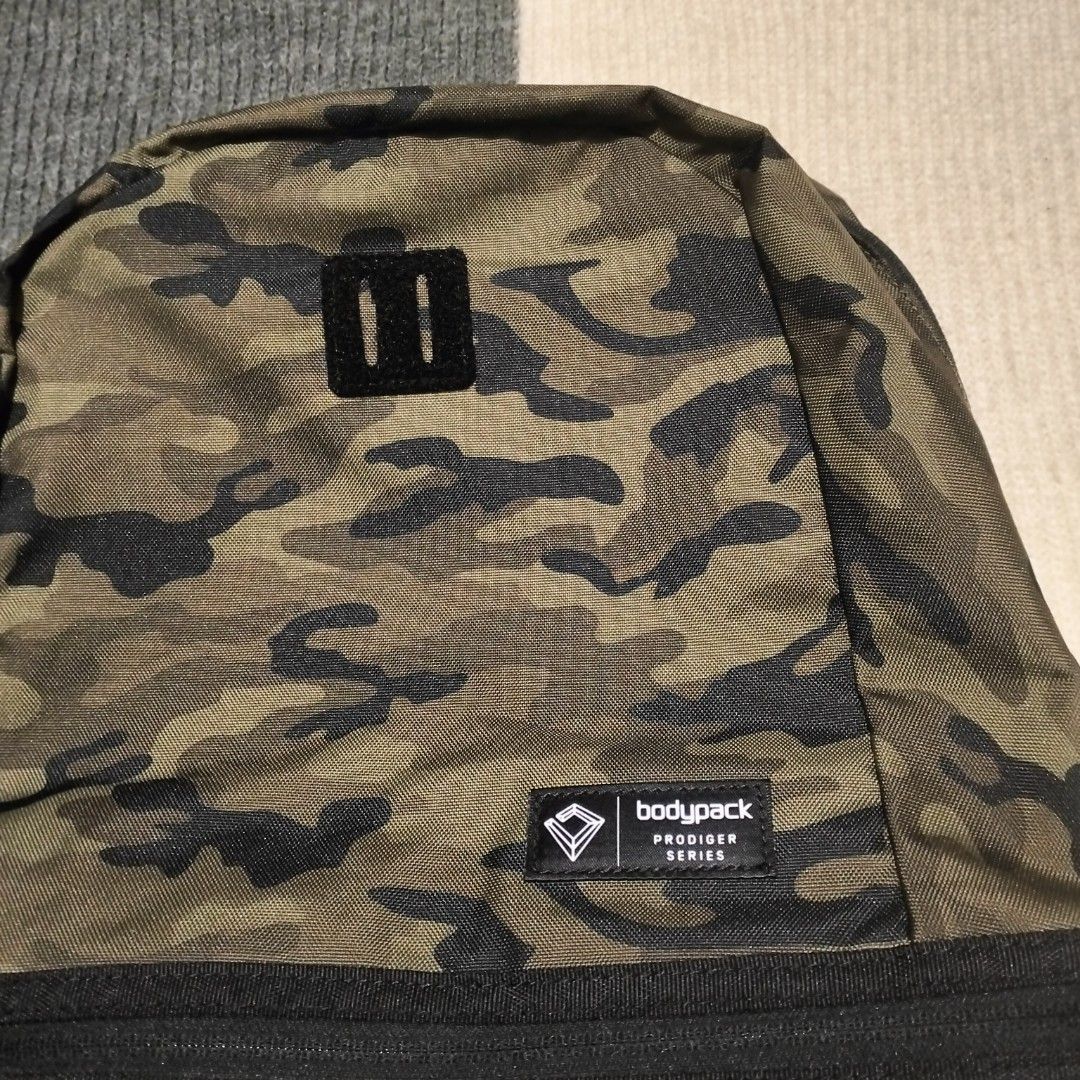 Bodypack backpack Army, Fesyen Pria, Tas & Dompet , Ransel di Carousell