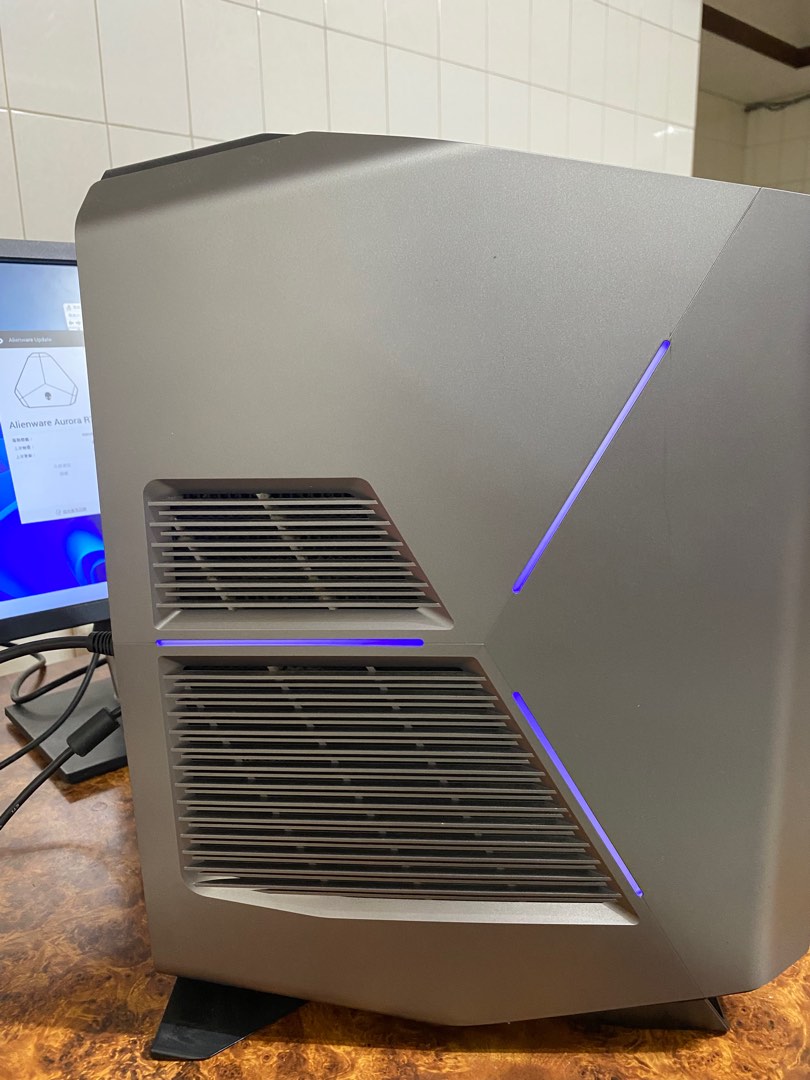 Dell R7桌上型電腦, 電腦及科技產品, 桌上電腦或筆記型電腦在旋轉拍賣