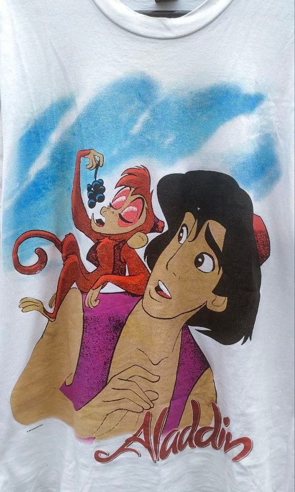 Kaos Aladdin bootleg, Fesyen Pria, Pakaian , Atasan di Carousell
