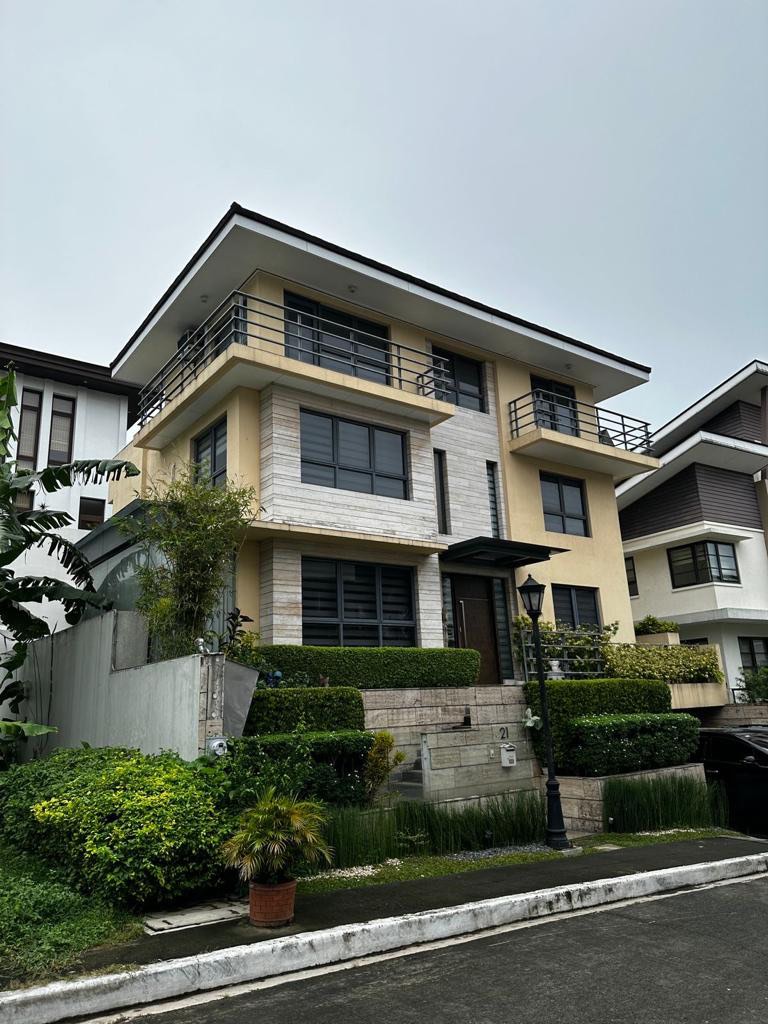 McKinley Hill Village 5 Bedroom Modern Brand New House For Sale near ...