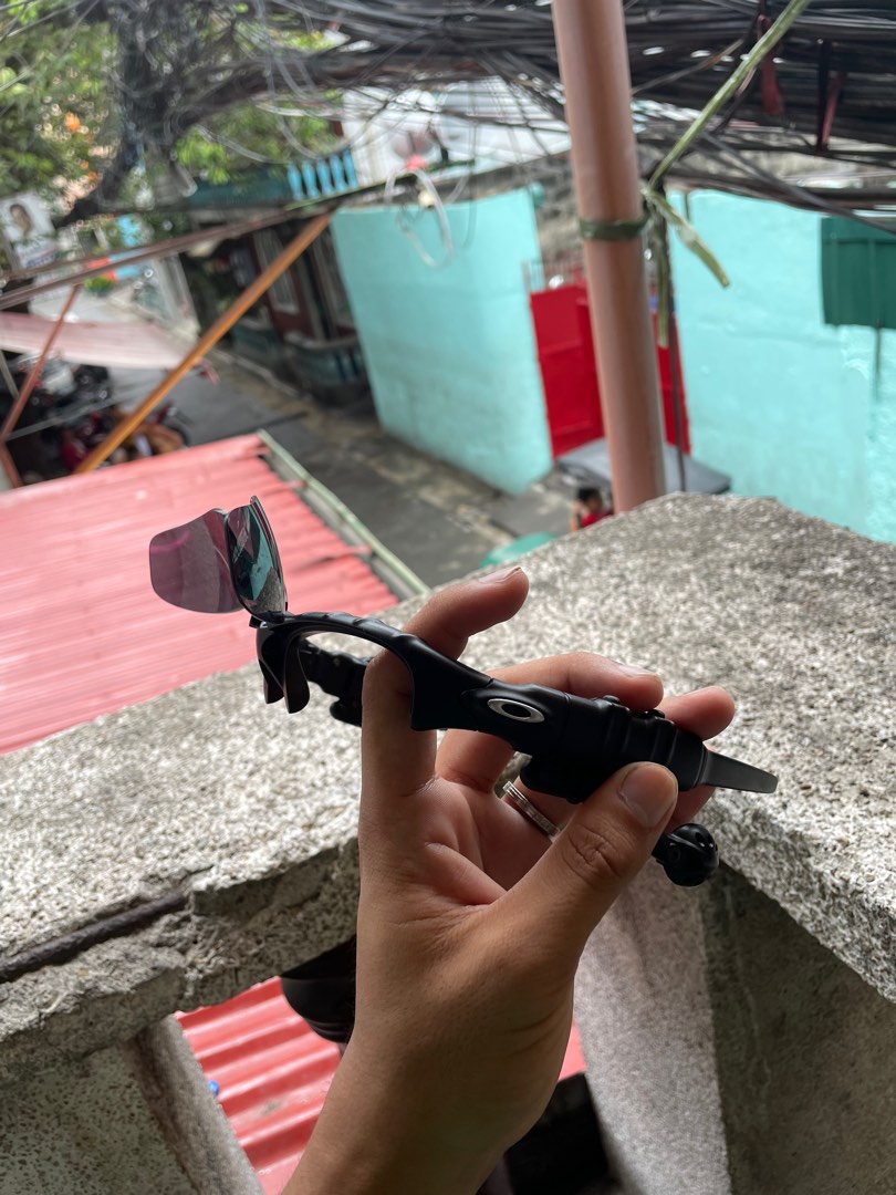 OAKLEY THUMP 256, Men's Fashion, Watches & Accessories, Sunglasses & Eyewear on Carousell