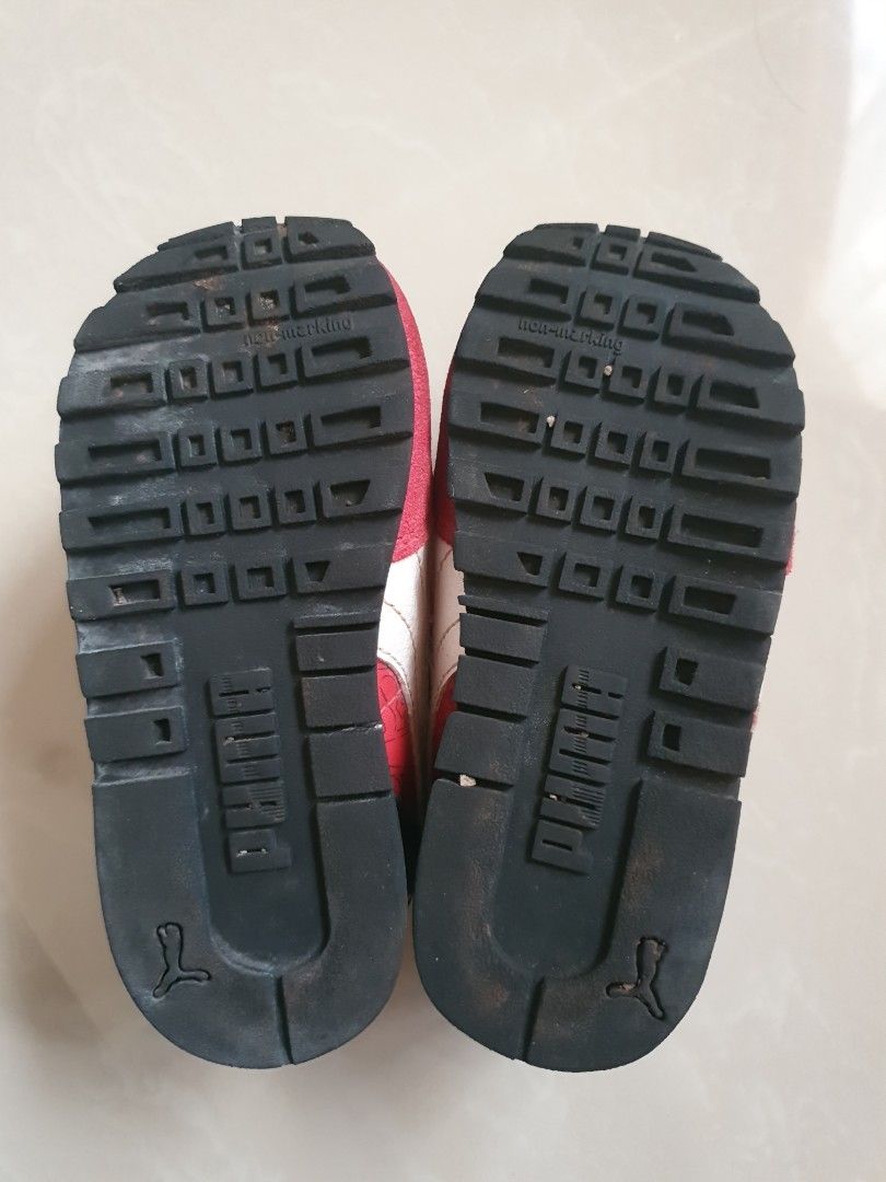Sepatu Puma Kids Superman, Bayi & Anak, Lainnya di Carousell