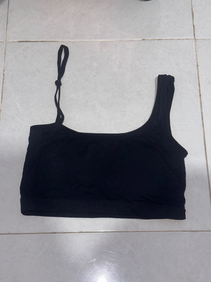 Tanktop hitam, Fesyen Wanita, Pakaian Wanita, Atasan di Carousell