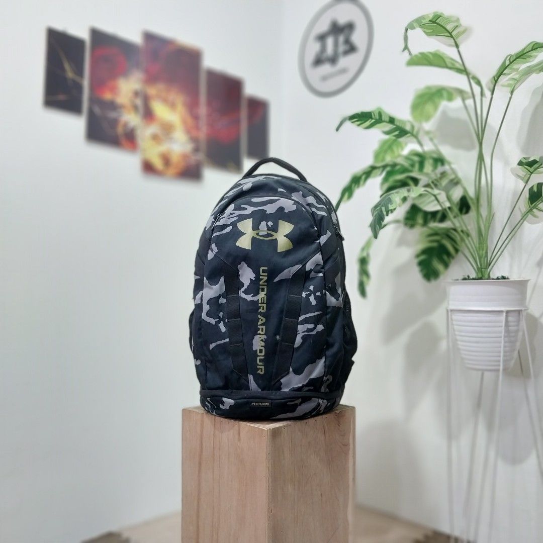 Under Armour Backpack, Fesyen Pria, Tas & Dompet , Ransel di Carousell