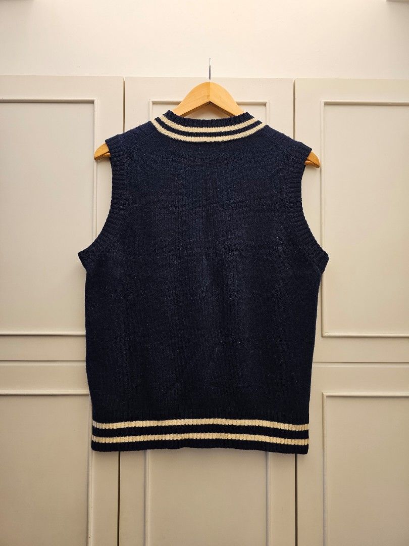【POLO】9成新 正品 POLO 刺繡LOGO 深藍色雙白邊框 針織背心 - Ouye Select Shop, 他的時尚, 上衣與西裝 ...