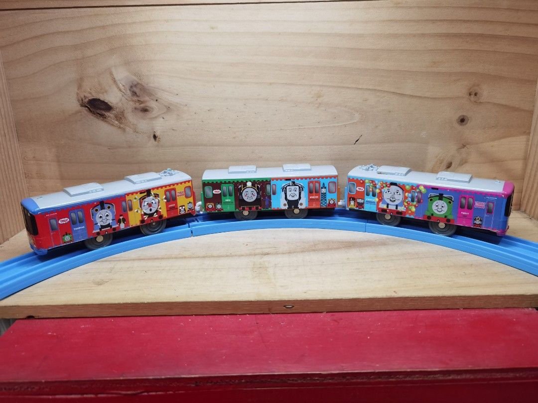 Takara Tomy Thomas and Friends Electric Motorised Train - Metro set, Hobbies & Toys, Toys ...