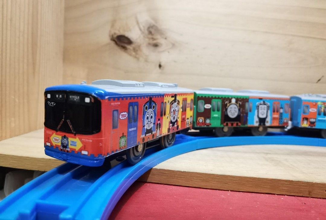 Takara Tomy Thomas and Friends Electric Motorised Train - Metro set ...