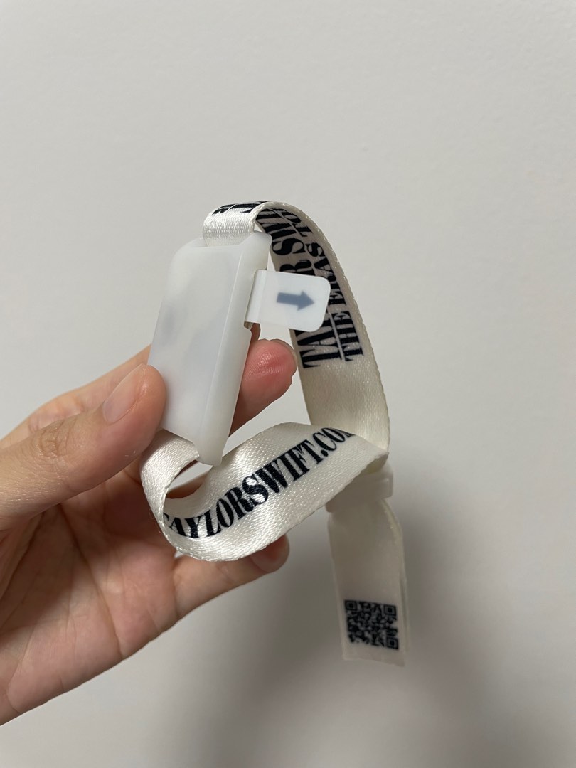 Taylor swift LED bracelet, Hobbies & Toys, Memorabilia & Collectibles ...