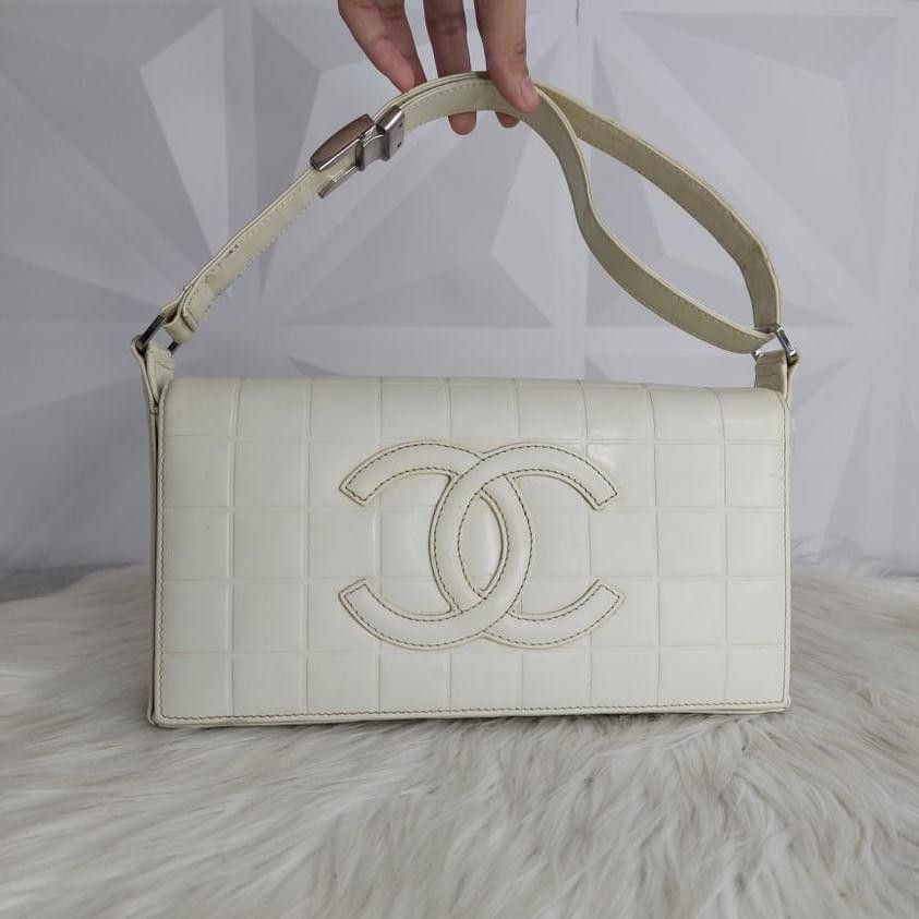 Chanel vintage Jenny Putih choco Bar gading, Barang Mewah, Tas & Dompet ...