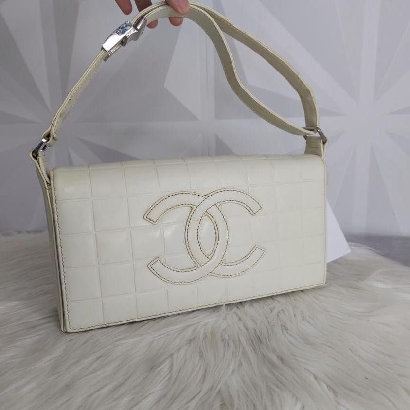 Chanel vintage Jenny Putih choco Bar gading, Barang Mewah, Tas & Dompet ...
