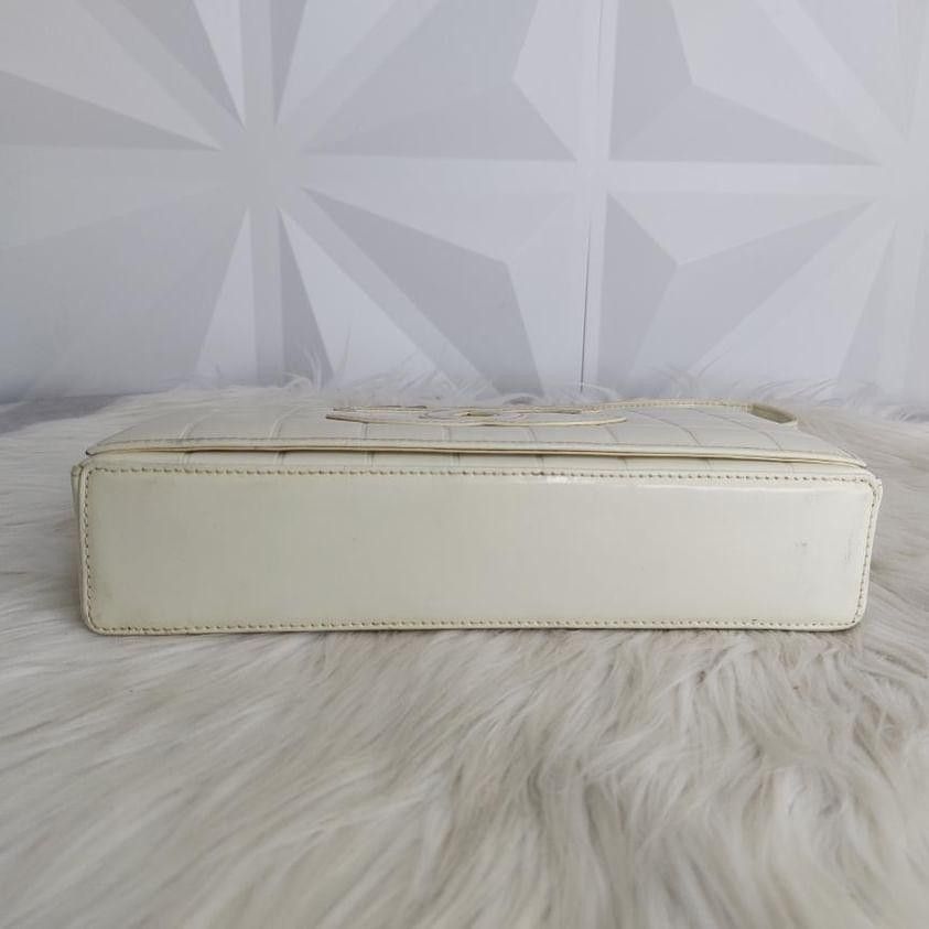 Chanel vintage Jenny Putih choco Bar gading, Barang Mewah, Tas & Dompet ...