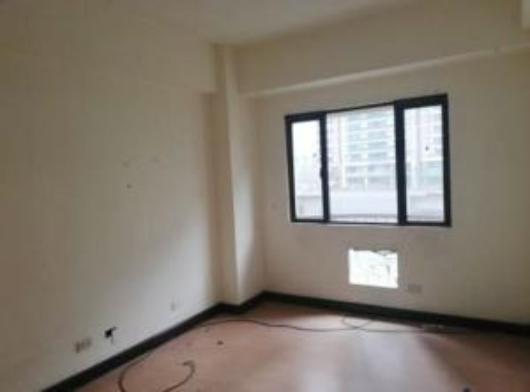Condo Unit For Sale at Forbeswood Heights, Brgy. Fort Bonifacio, Taguig ...