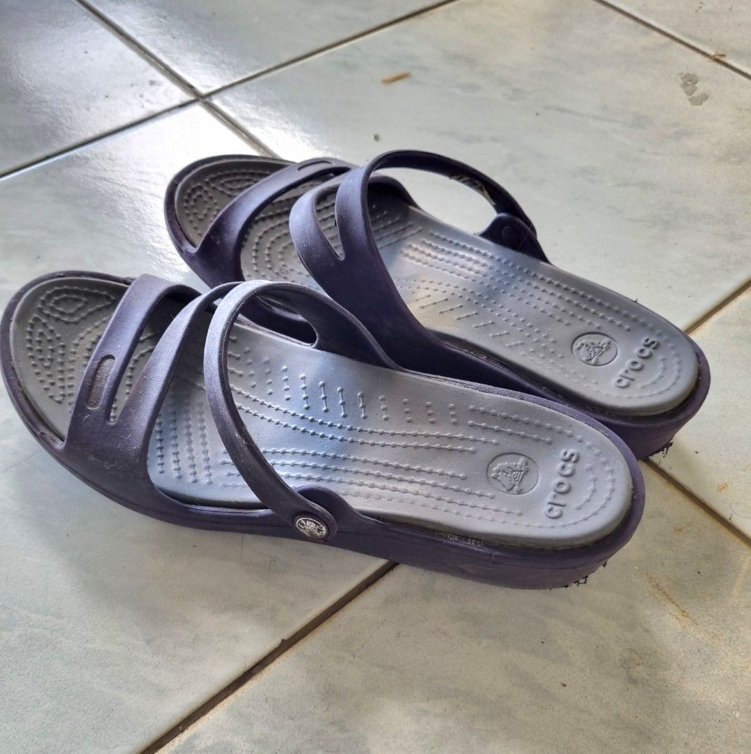 Crocs Women Sandal Wanita Wedges Rubber, Fesyen Wanita, Sepatu di Carousell