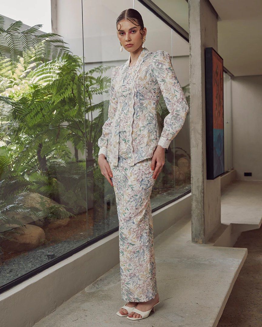 Innai Thalia Kurung Raya 2023, Women's Fashion, Muslimah Fashion, Baju ...