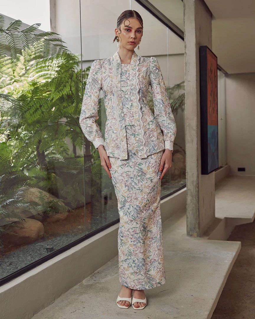 Innai Thalia Kurung Raya 2023, Women's Fashion, Muslimah Fashion, Baju ...