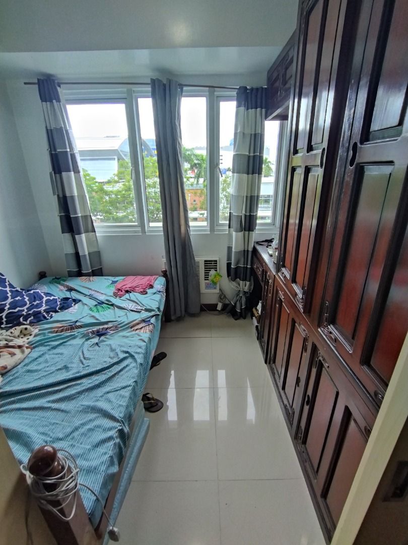 Sea Residences, 24 sqm, 1 bedroom, semi furnished, view of MOA, Php 4M ...