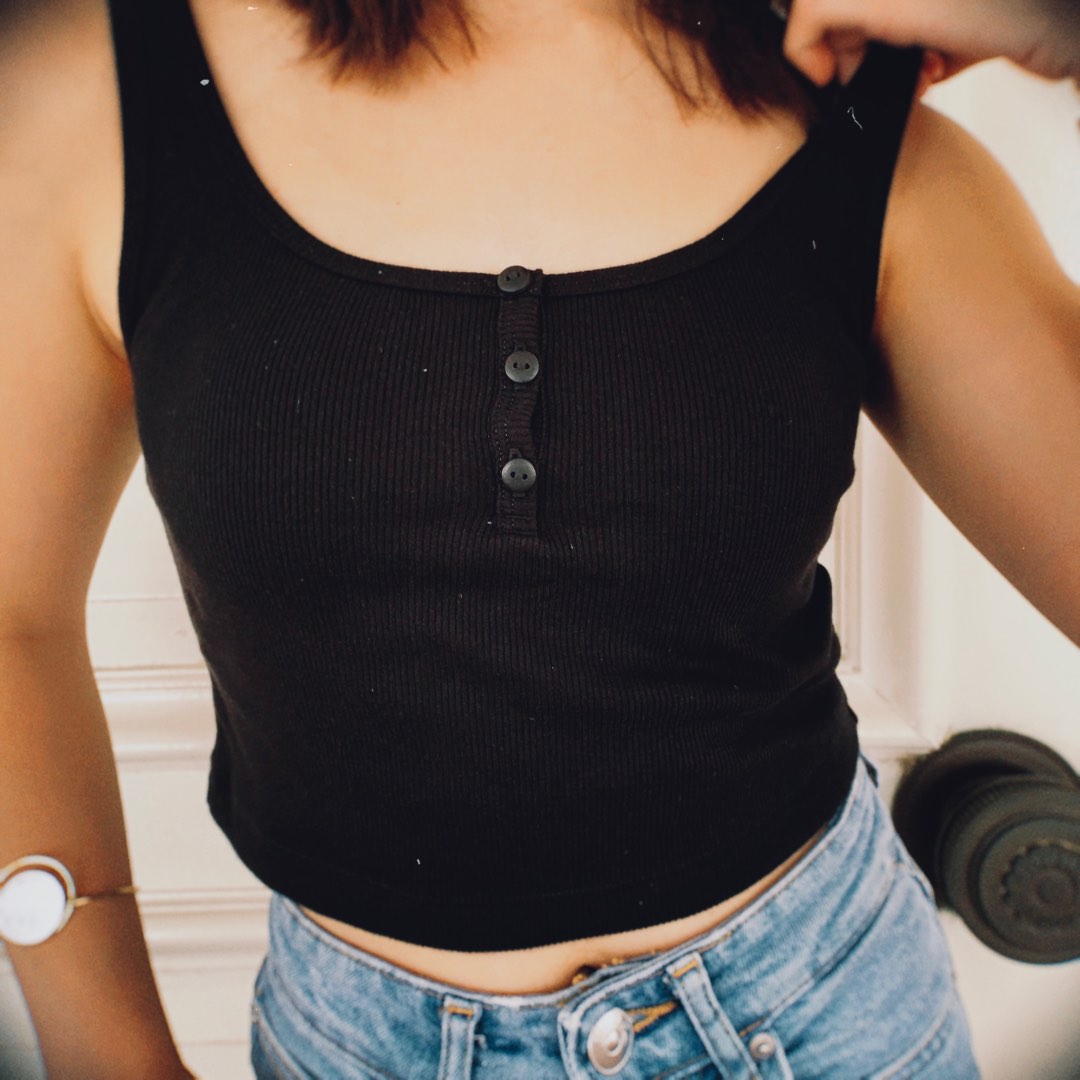 Uniqlo Black Ribbed Crop Top, Women's Fashion, Tops, Sleeveless on ...
