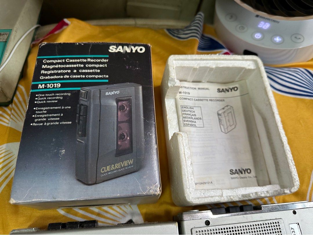 Vintage portable Aiwa National Panasonic Sanyo Walkman lot, Audio ...