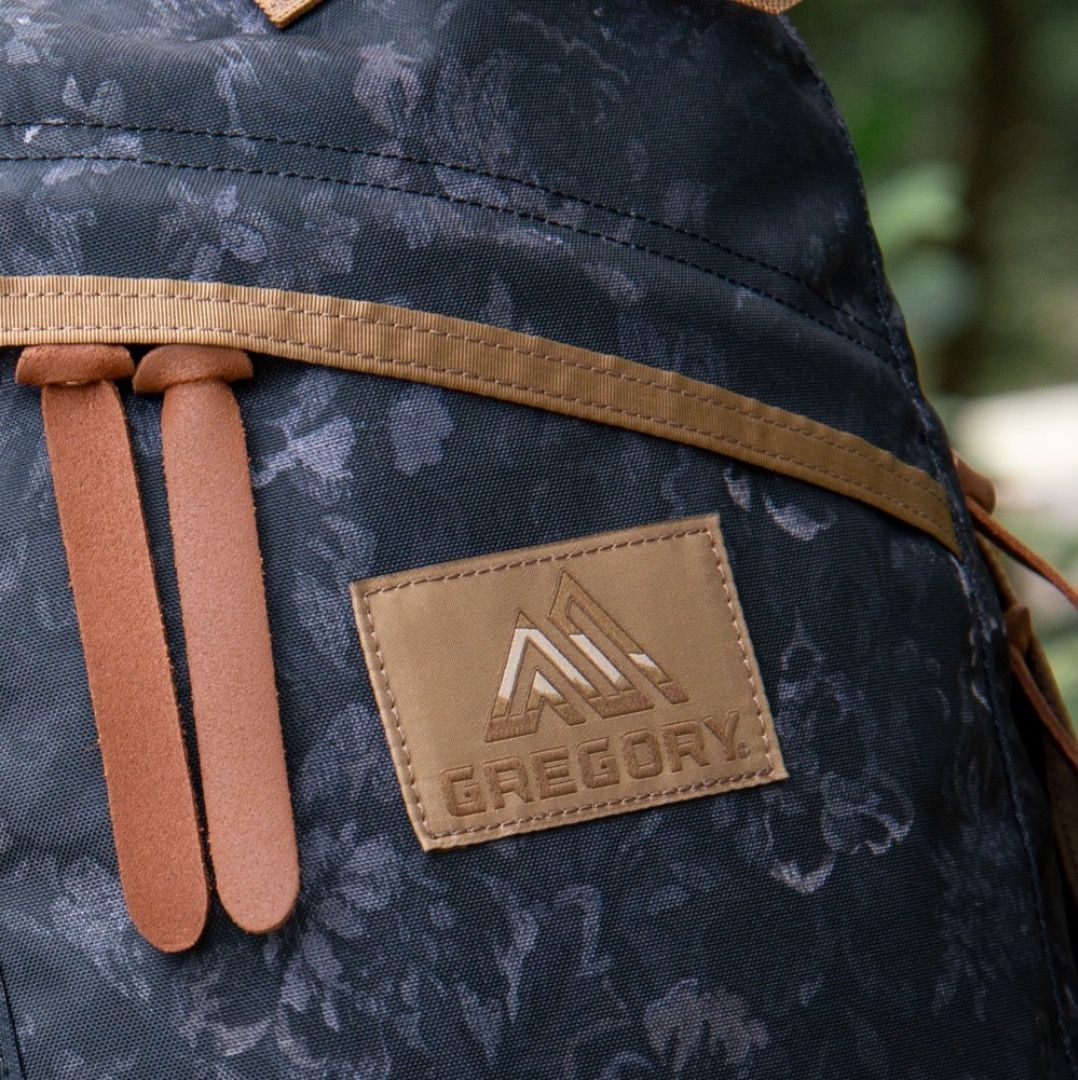 限量 Gregory Day 26L Backpack – Black Tapestry x Earth Brown 背囊, 男裝, 袋 ...