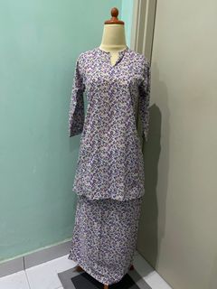 Baju Kurung Moden Bunga Kecil, Women's Fashion, Muslimah Fashion, Baju ...