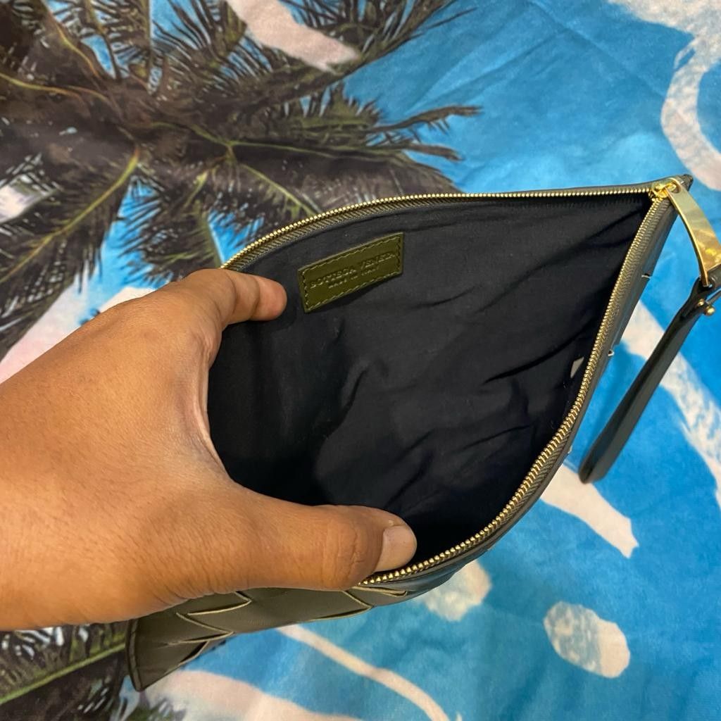 Clouth bottega veneta, Fesyen Pria, Tas & Dompet , Dompet di Carousell