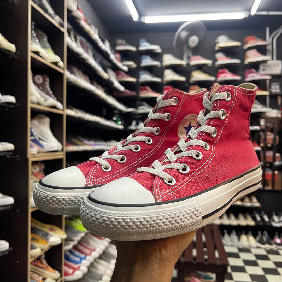 Converse Chuck Taylor, Women's Fashion, Footwear, Sneakers on Carousell