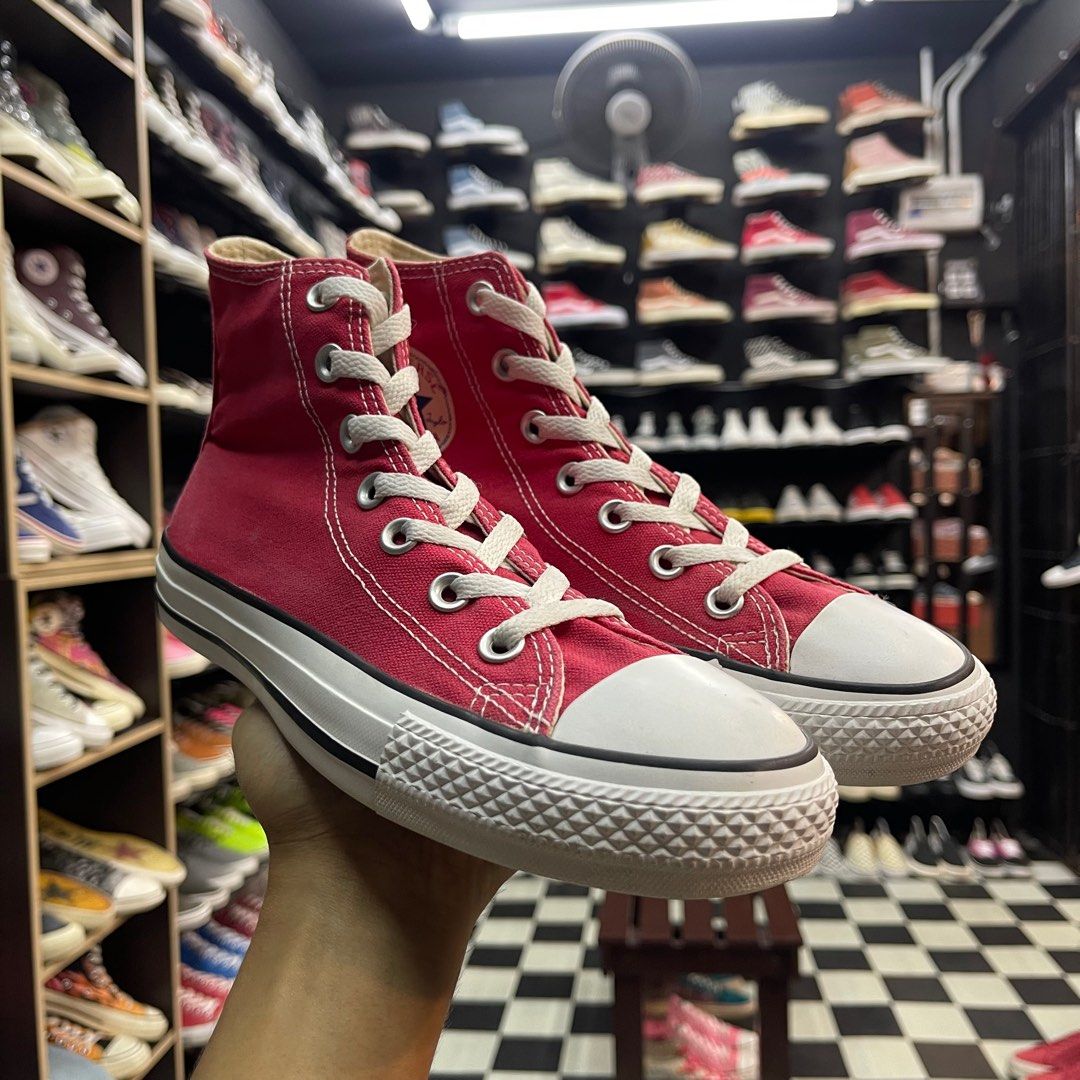 Converse Chuck Taylor, Women's Fashion, Footwear, Sneakers on Carousell