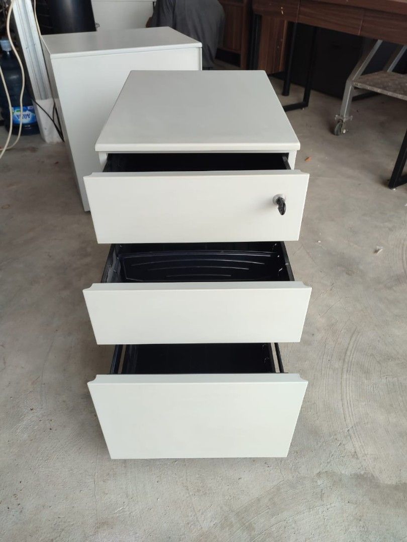 Nakas Drawer Besi Laci 3, Perabotan Rumah di Carousell