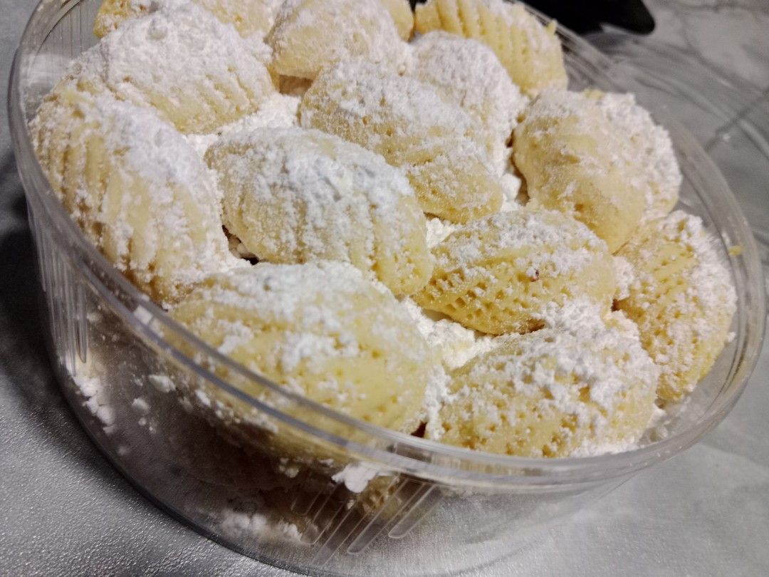 Kue Makmur Kacang Tanah, Food & Drinks, Other Food & Drinks on Carousell