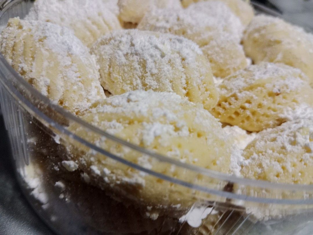 Kue Makmur Kacang Tanah, Food & Drinks, Other Food & Drinks on Carousell