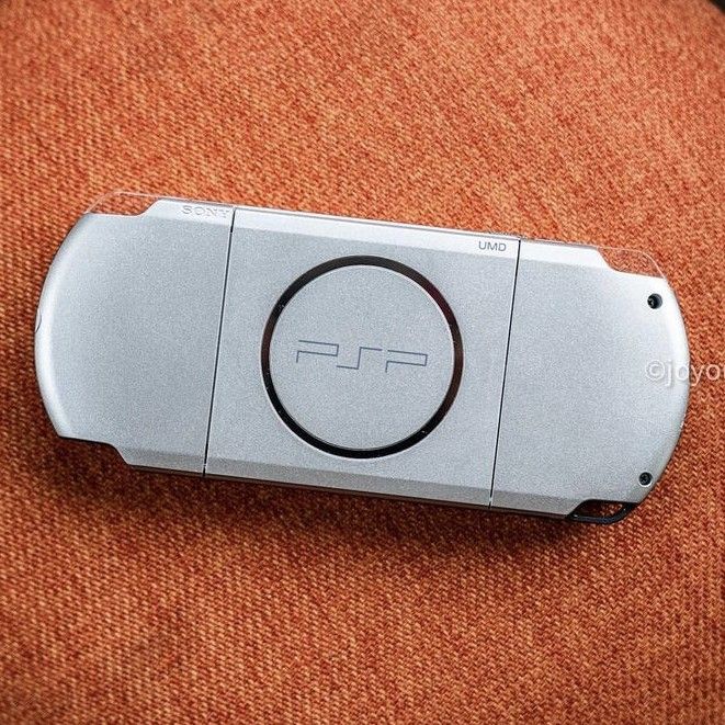 [OUT OF STOCK] PSP V3 SILVER, Video Gaming, Video Game Consoles, PlayStation on Carousell