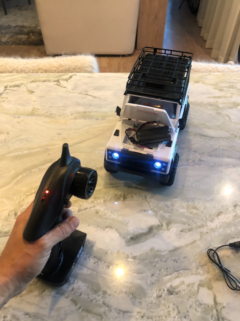 Remote Control Land Rover Defender D90, defect, 興趣及遊戲, 收藏品及紀念品, 明星周邊 ...