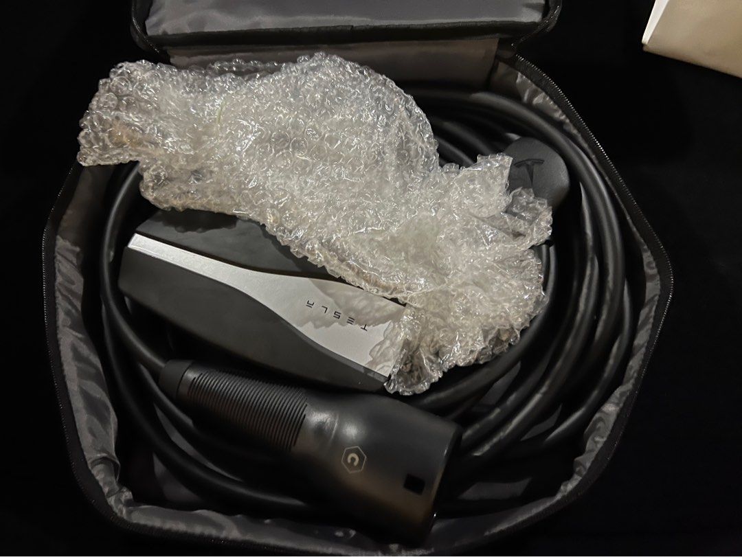 Tesla 原廠 第二代流動連接器 Mobile Connector and 3 pin Adapter, 汽車配件, 其他 - Carousell