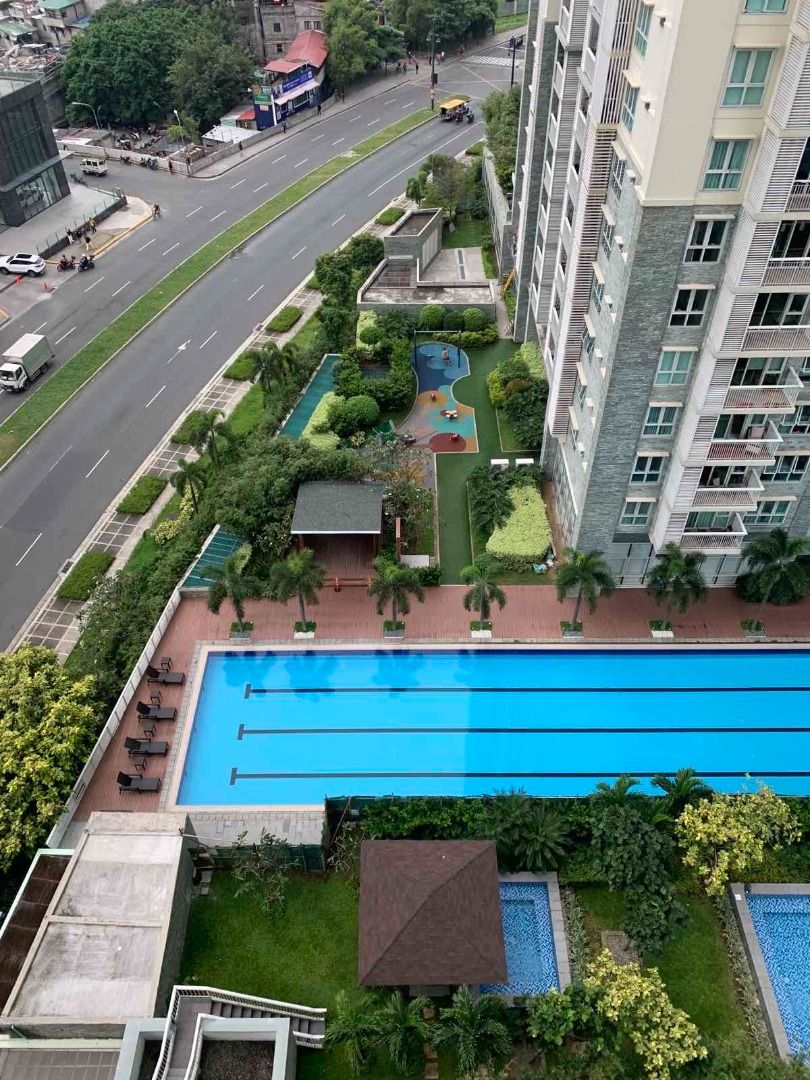 The Red Oak Two Serendra The Fort SM Aura Furnished Studio for Rent ...