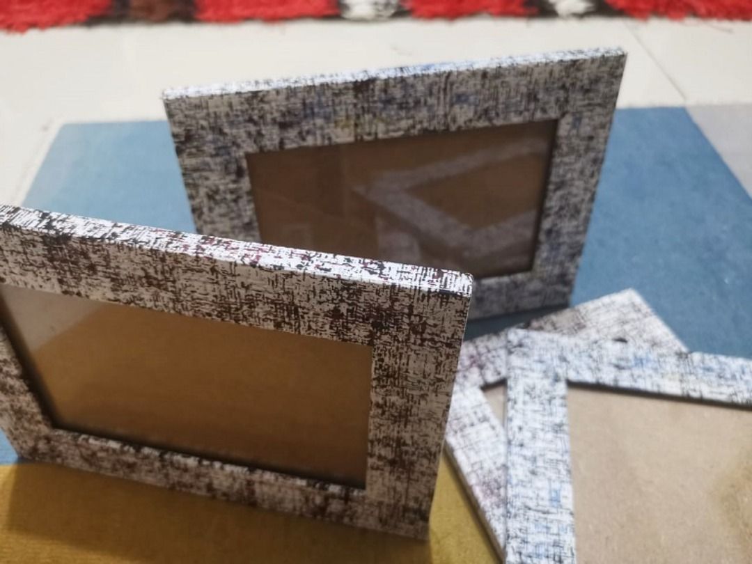 Wooden Table Photo Frame. Bingkai Gambar Meja Kayu, Furniture & Home ...