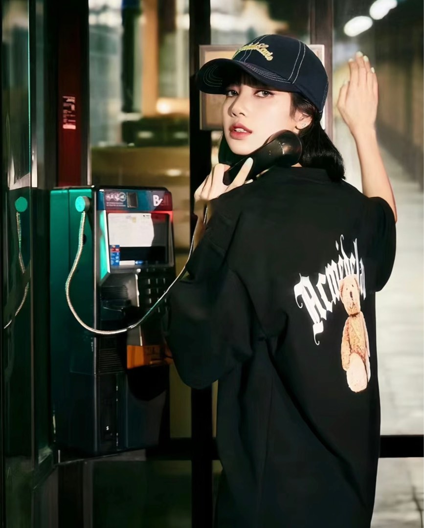 BNWT 100% Original Lisa ADLV Oversize Tee, Women's Fashion, Tops ...