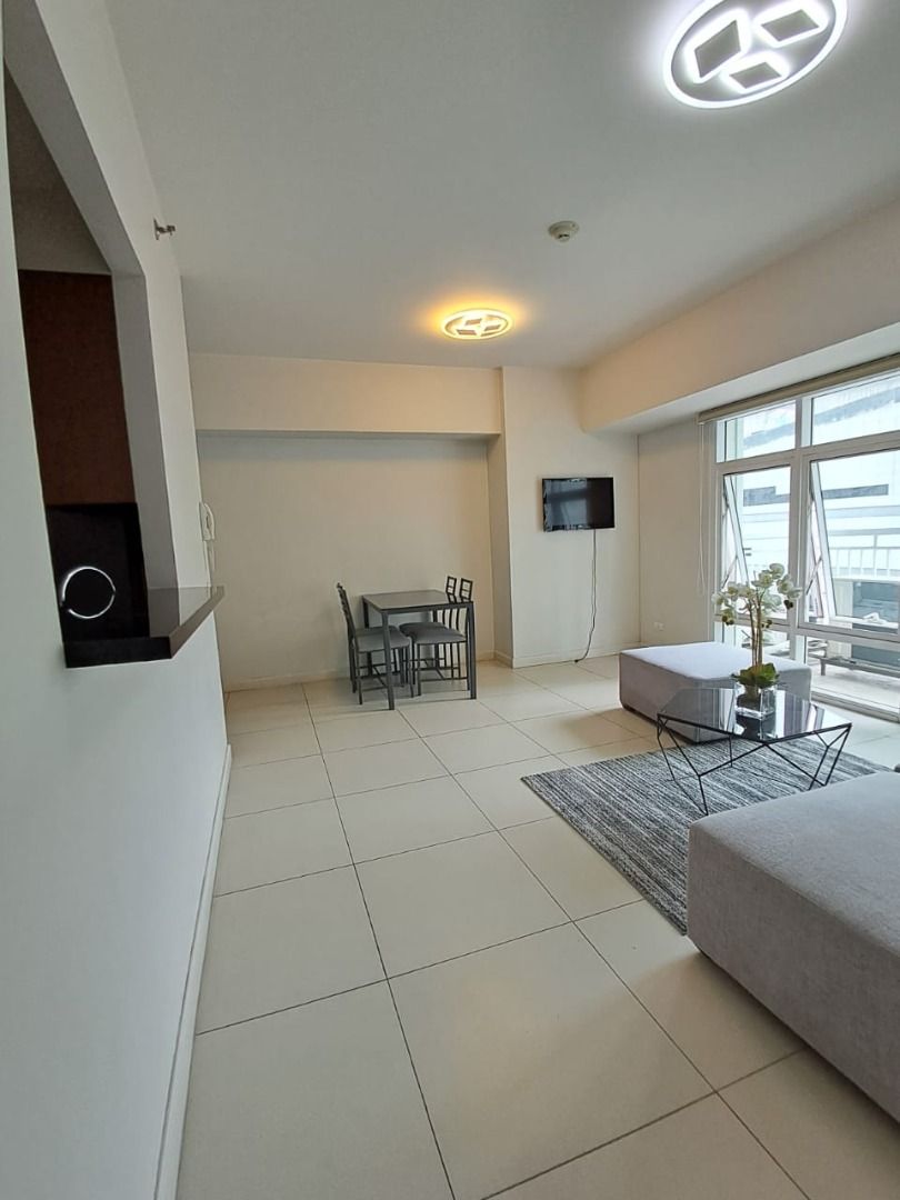 FOR SALE! 2BR Corner Unit with Parking at RED OAK TWO SERENDRA BGC, Property, For Sale ...