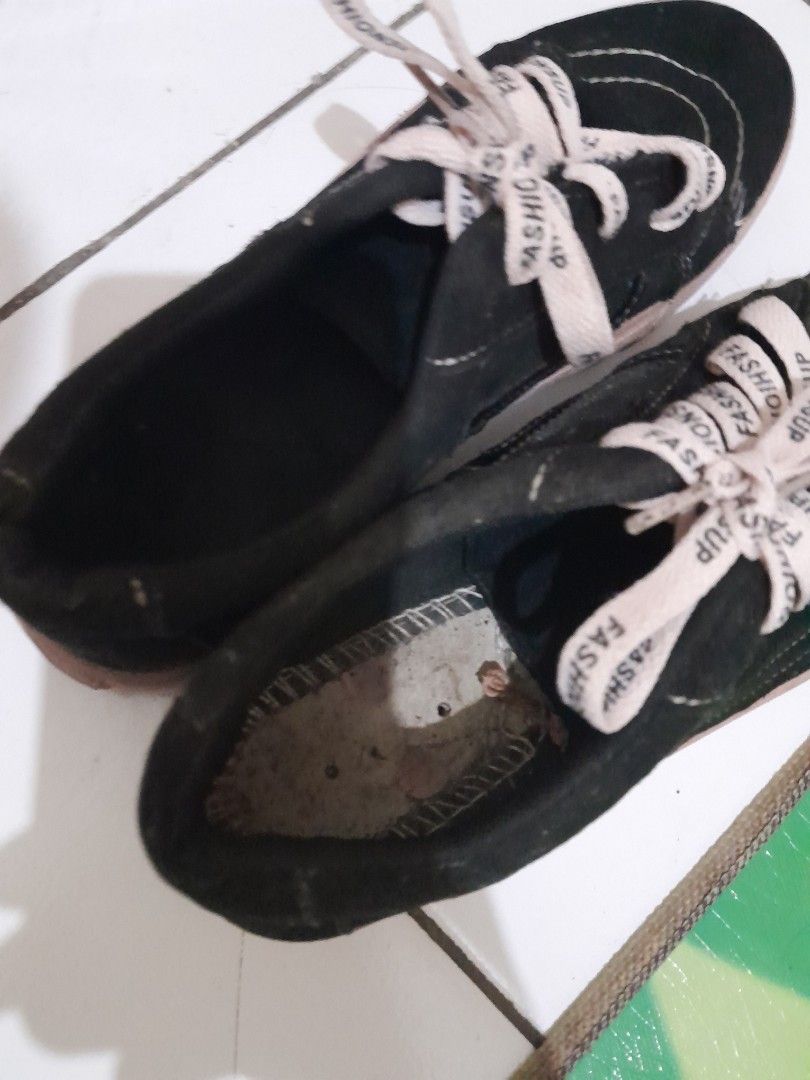 Sepatu Kanvas, Fesyen Wanita, Sepatu di Carousell